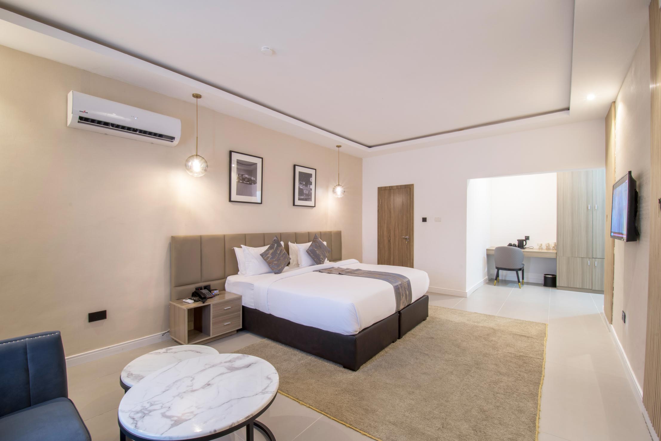 Signature Executive - The Corniche Hotel